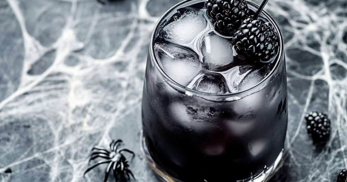 45 Eerily Easy Halloween Cocktails for a Scarily Good Time